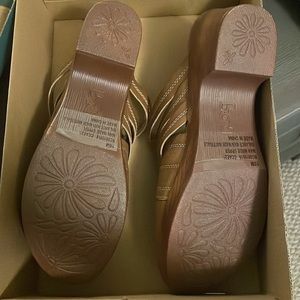 b.o.c. | Shoes | Retro 7s Inspired Boc Boc Johana Clogs In Tan Brown ...